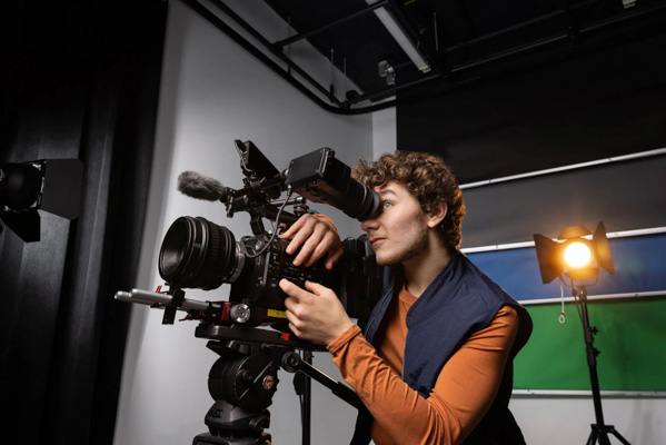 Filmmaker Elevates Art of Storytelling - VPA - Syracuse University