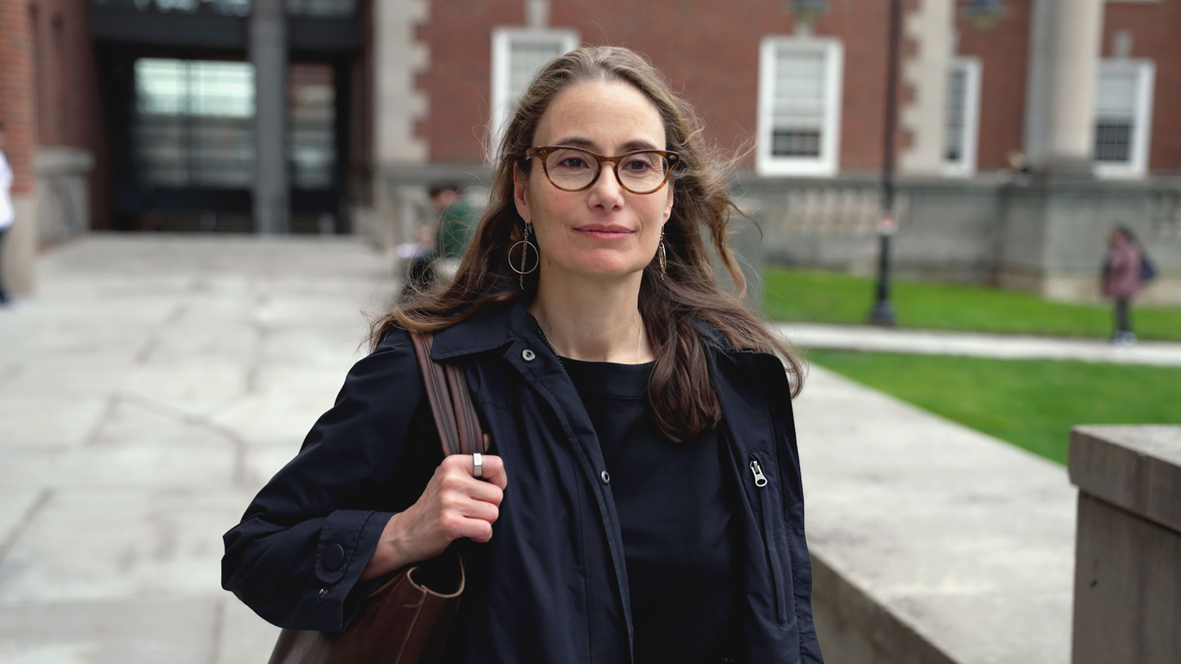 Acclaimed Novelist Empowers Students as Artists - Syracuse University